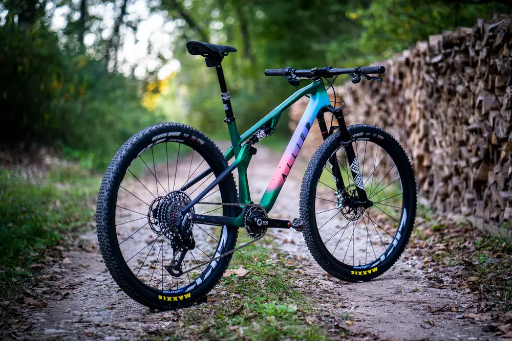 2023 Allied BC40 The OZ Limited Edition Frameset – Specs, Comparisons ...