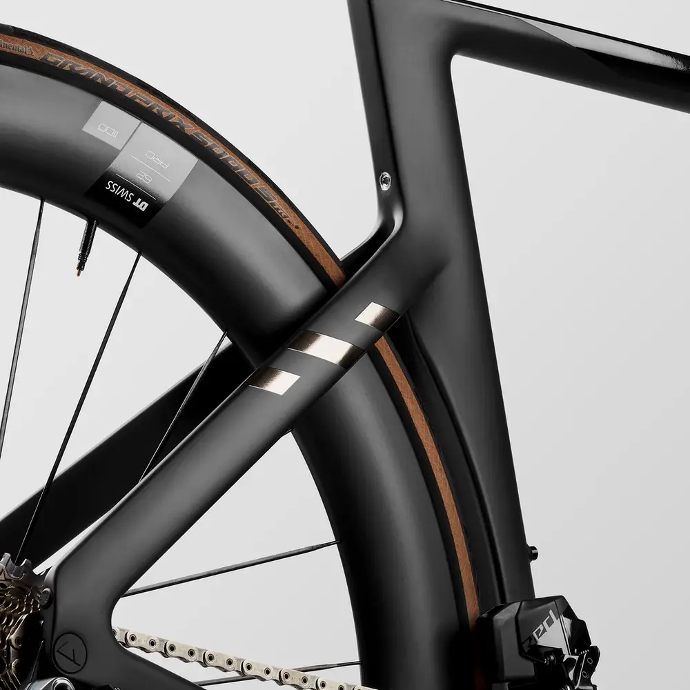 2023 Canyon Aeroad CFR Disc eTap – Specs, Comparisons, Reviews – 99 Spokes