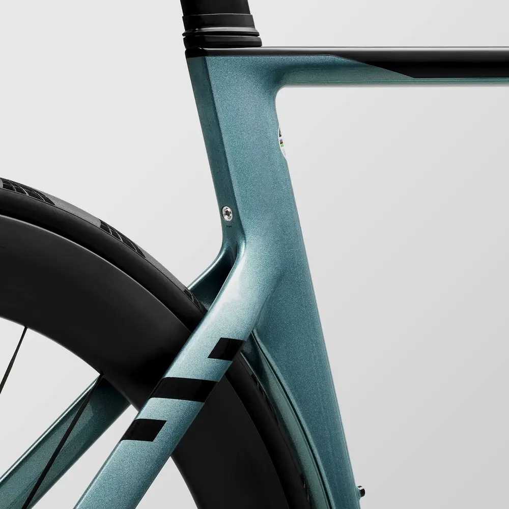 2023 Canyon Aeroad CFR Disc LTD – Specs, Comparisons, Reviews – 99 Spokes