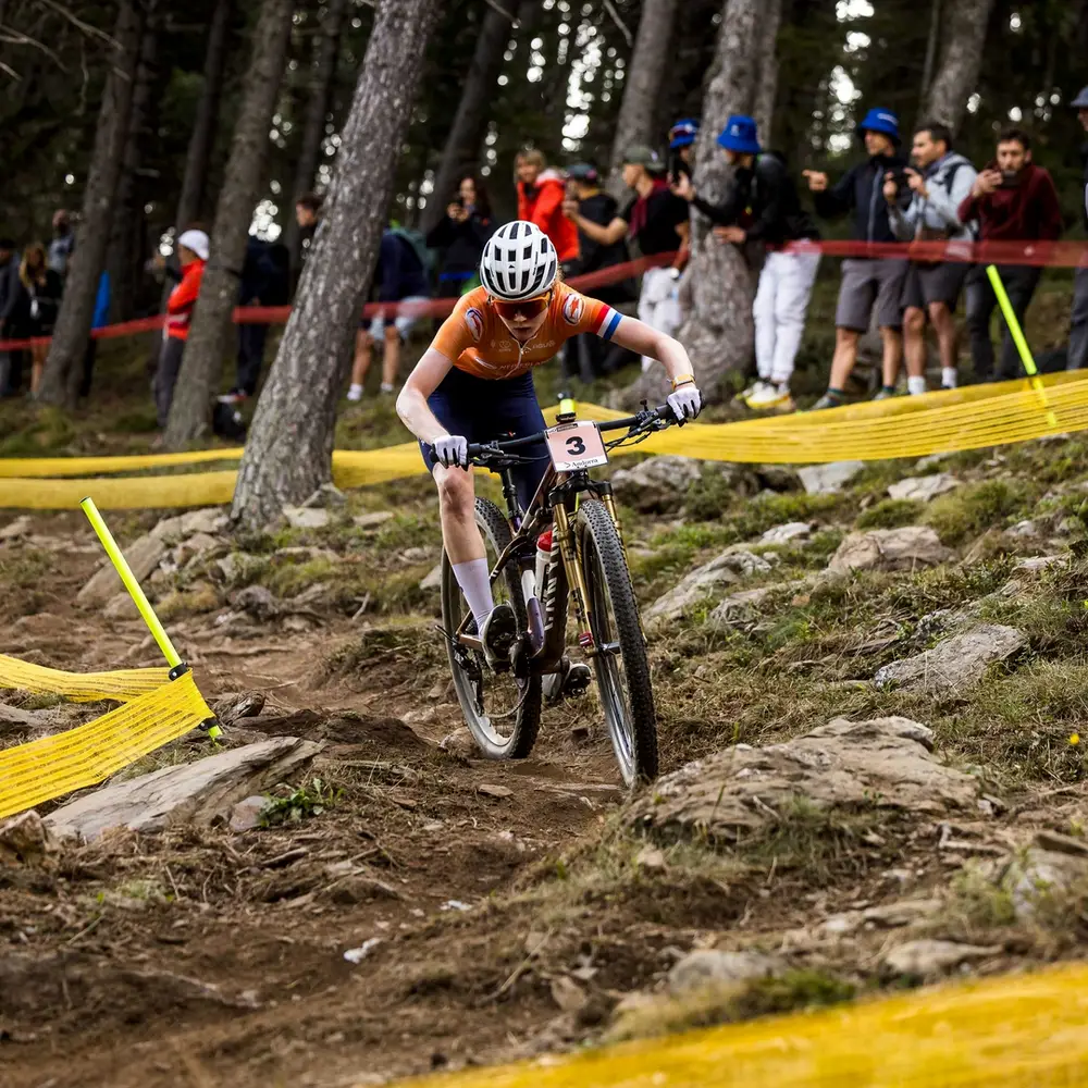 2025 Canyon Lux World Cup CF 7 – Specs, Comparisons, Reviews – 99 Spokes