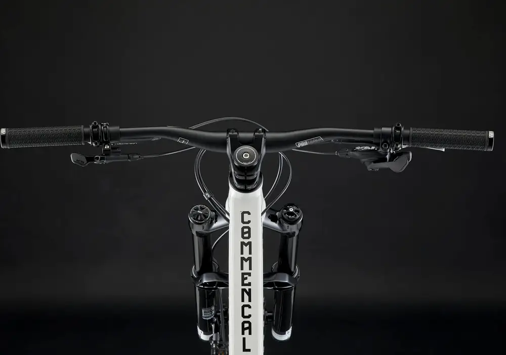 2022 Commençal CLASH 24 V2 – Specs, Comparisons, Reviews – 99 Spokes