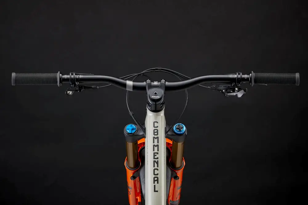 2023 Commençal CLASH SIGNATURE – Specs, Comparisons, Reviews – 99 Spokes