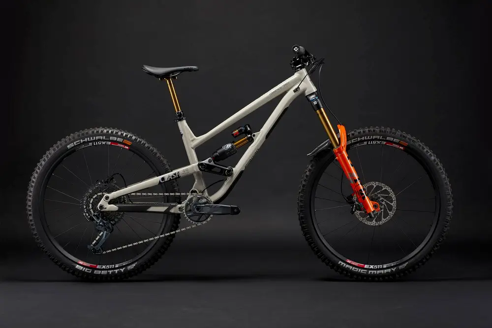 2023 Commençal CLASH SIGNATURE – Specs, Comparisons, Reviews – 99 Spokes