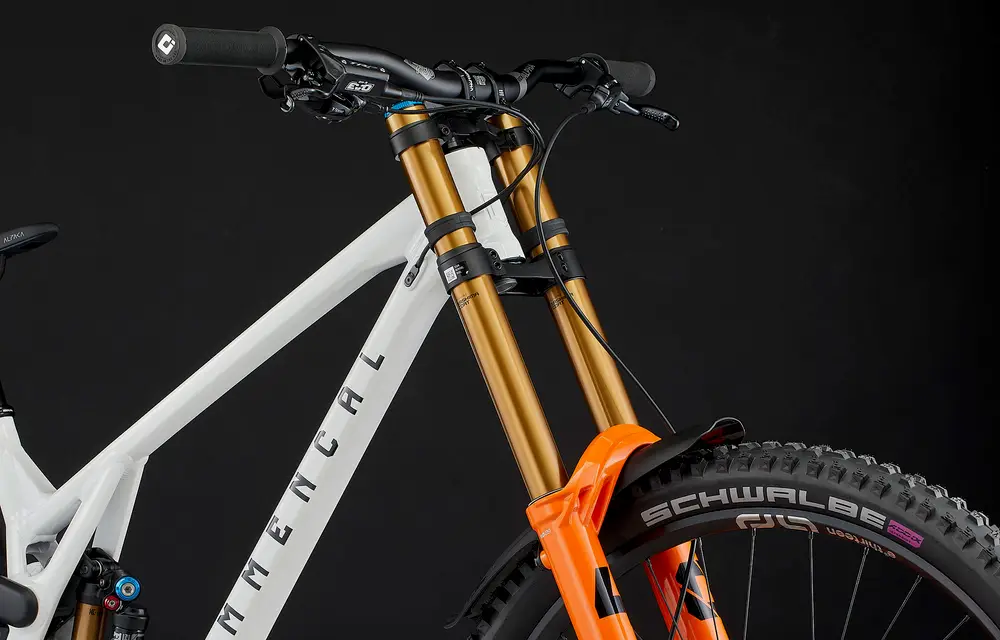 2023 Commençal SUPREME DH V5 SIGNATURE AIR – Specs, Comparisons ...