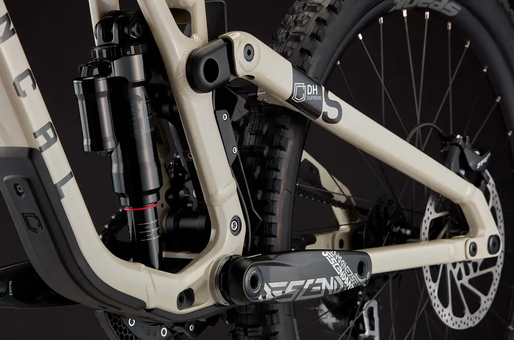 2023 Commençal SUPREME DH V5 XS NEW ROCKSHOX – Specs, Comparisons ...