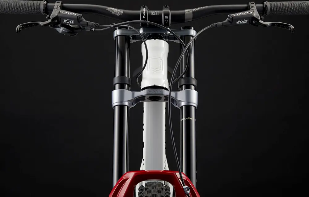 2023 Commençal SUPREME DH V5 – Specs, Comparisons, Reviews – 99 Spokes