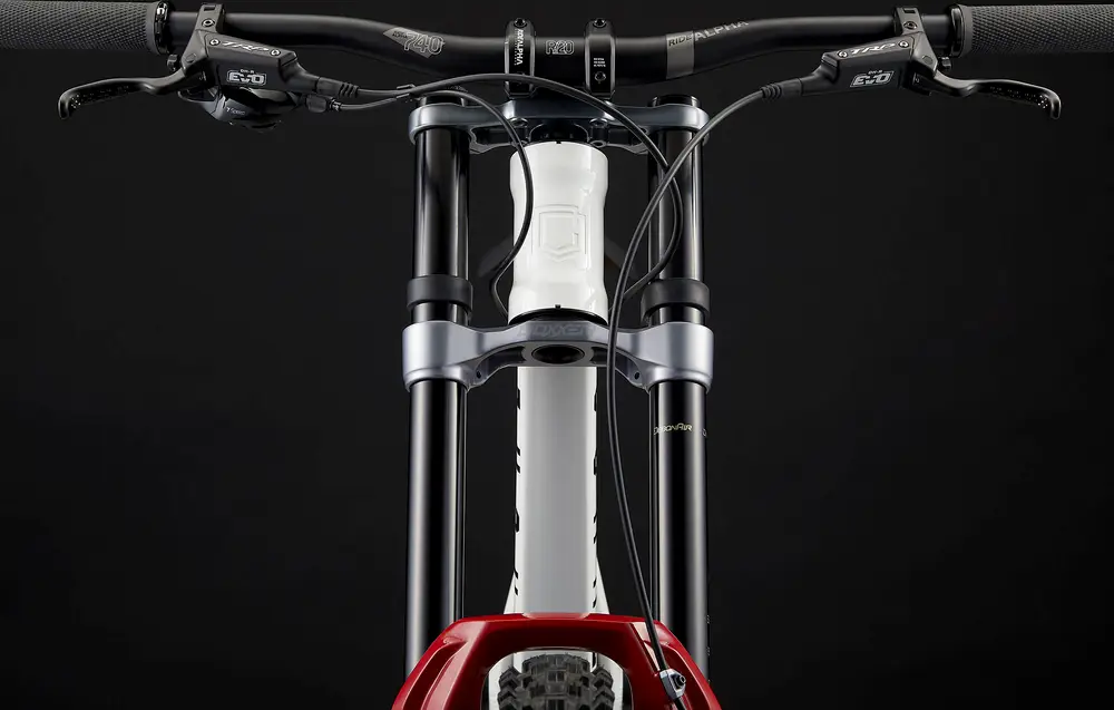 2023 Commençal SUPREME DH V5 – Specs, Comparisons, Reviews – 99 Spokes