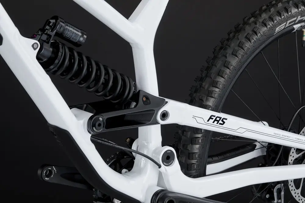 2024 Commençal FRS PARK ROCKSHOX – Specs, Comparisons, Reviews – 99 Spokes