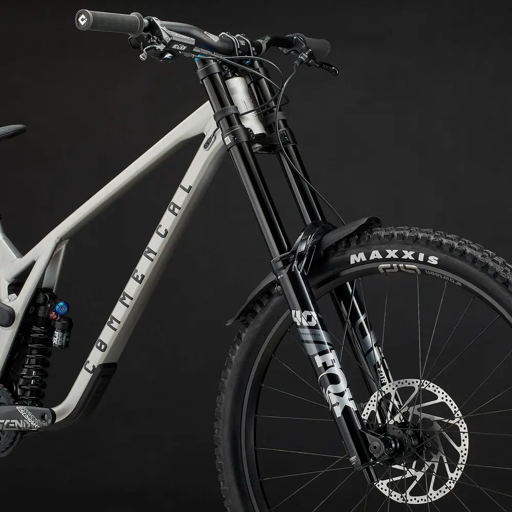 2024 Commençal SUPREME DH V5 ESSENTIAL – Specs, Comparisons, Reviews ...