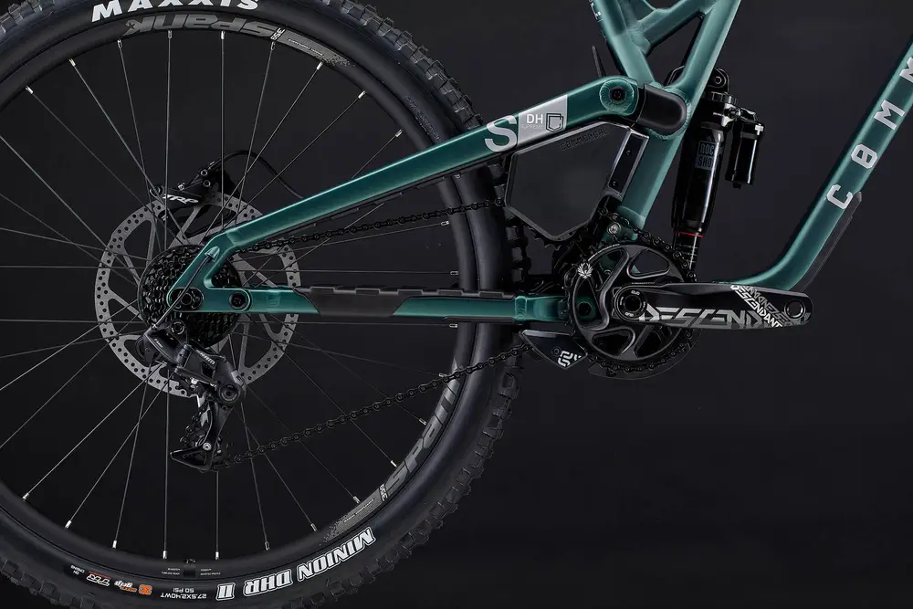 2024 Commençal SUPREME DH V5 RIDE NEW ROCKSHOX – Specs, Comparisons ...