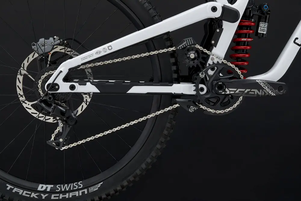 2024 Commençal SUPREME DH V5 ROCKSHOX – Specs, Comparisons, Reviews ...