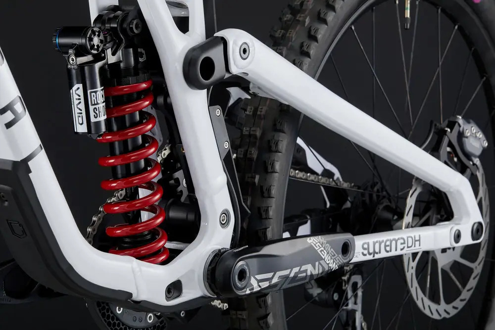 2024 Commençal SUPREME DH V5 ROCKSHOX – Specs, Comparisons, Reviews ...