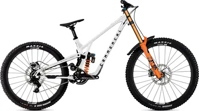 Compare: 2026 Commençal SUPREME DH V5 SIGNATURE vs 2025 Santa Cruz V10 ...