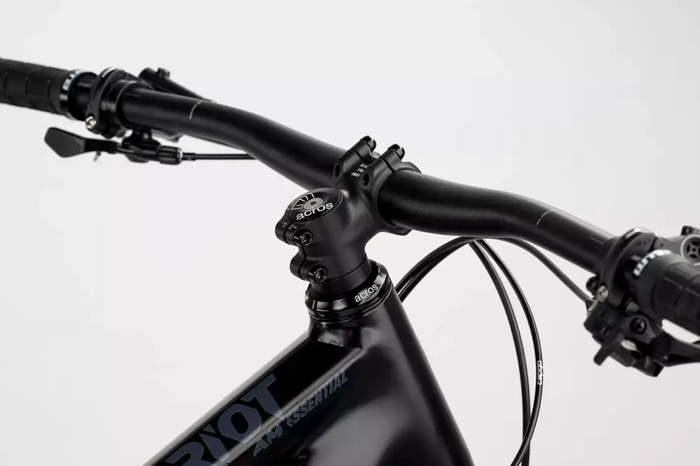 2023 Ghost Riot AM Essential – Specs, Comparisons, Reviews – 99 Spokes