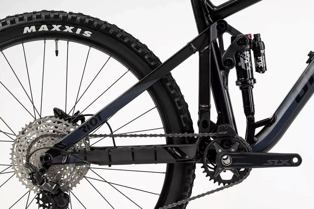 2023 Ghost Riot AM Essential – Specs, Comparisons, Reviews – 99 Spokes