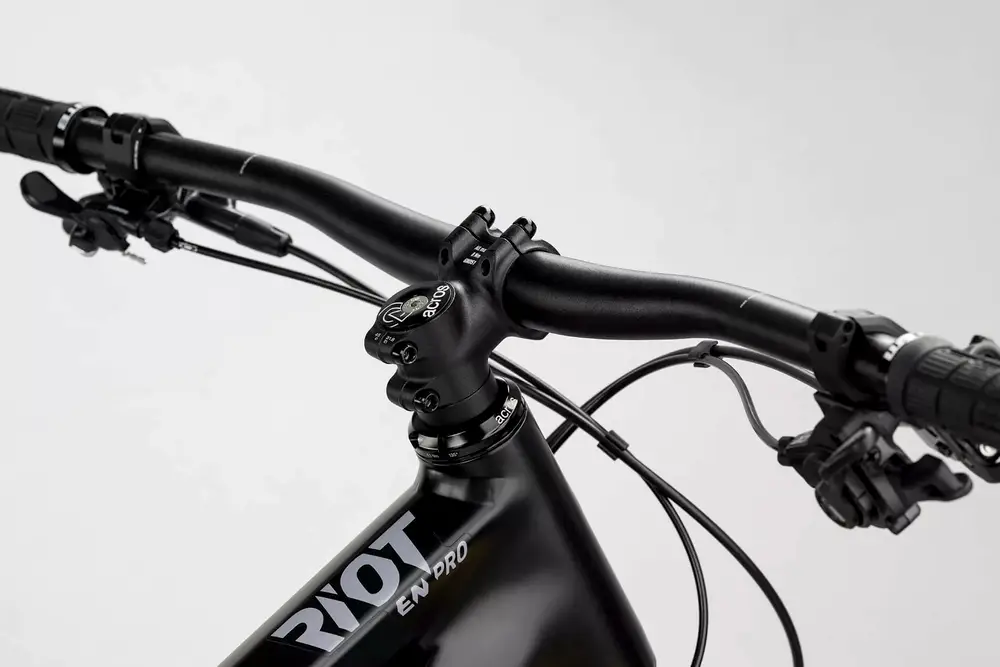 2023 Ghost Riot EN Pro – Specs, Comparisons, Reviews – 99 Spokes