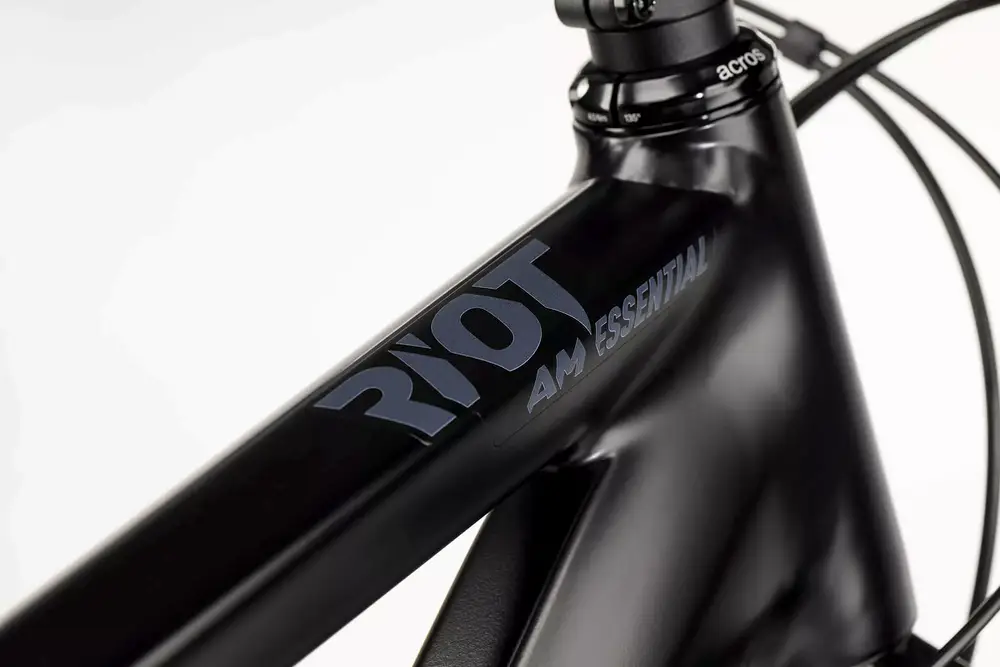 2024 Ghost Riot AM Essential – Specs, Comparisons, Reviews – 99 Spokes