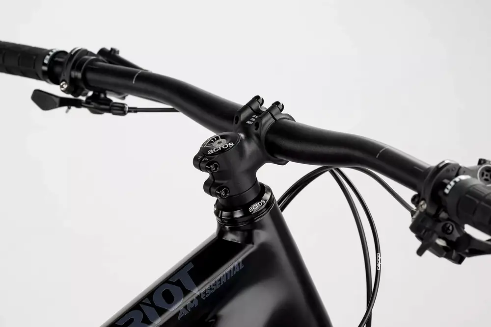 2024 Ghost Riot AM Essential – Specs, Comparisons, Reviews – 99 Spokes