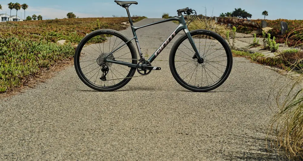 2025 Giant FastRoad AR Advanced 1 – Specs, Comparisons, Reviews – 99 Spokes