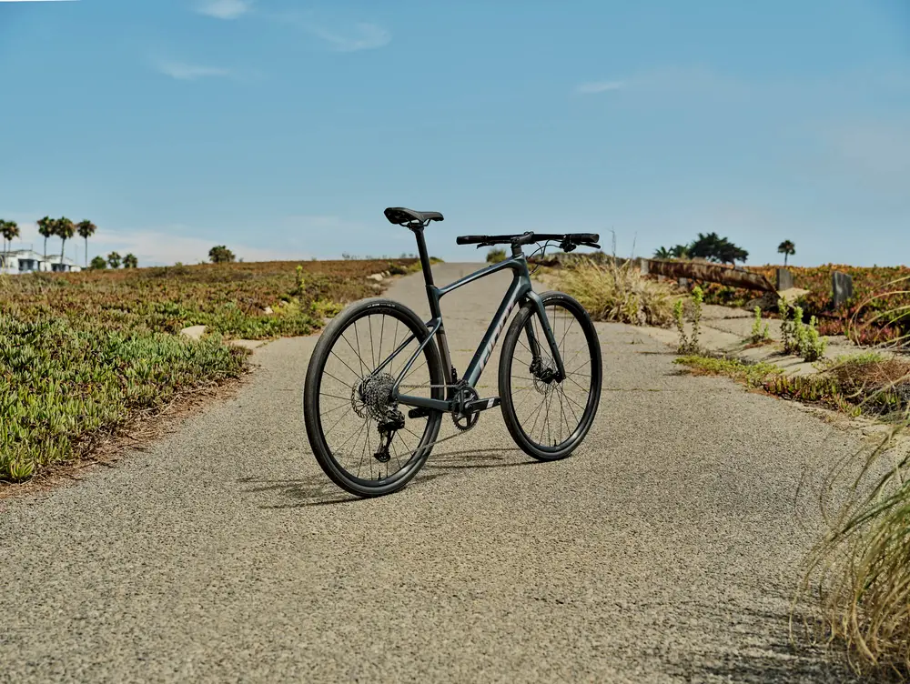 2025 Giant FastRoad AR Advanced 1 – Specs, Comparisons, Reviews – 99 Spokes