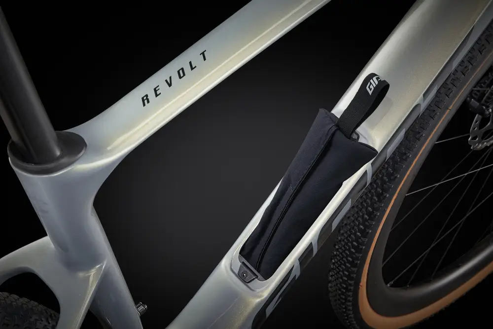2025 Giant Revolt Advanced 0 – Specs, Comparisons, Reviews – 99 Spokes