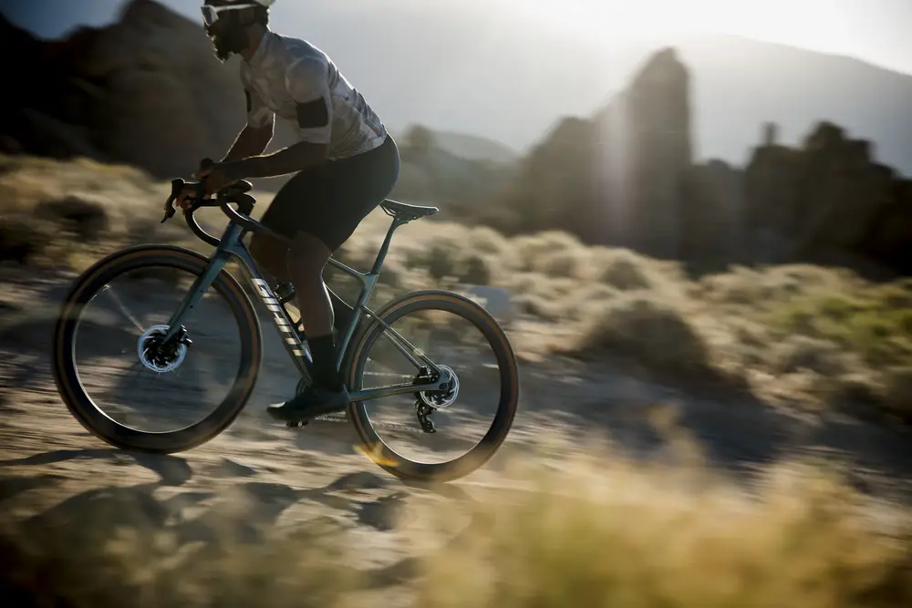 2025 Giant Revolt Advanced Pro 0 – Specs, Comparisons, Reviews – 99 Spokes