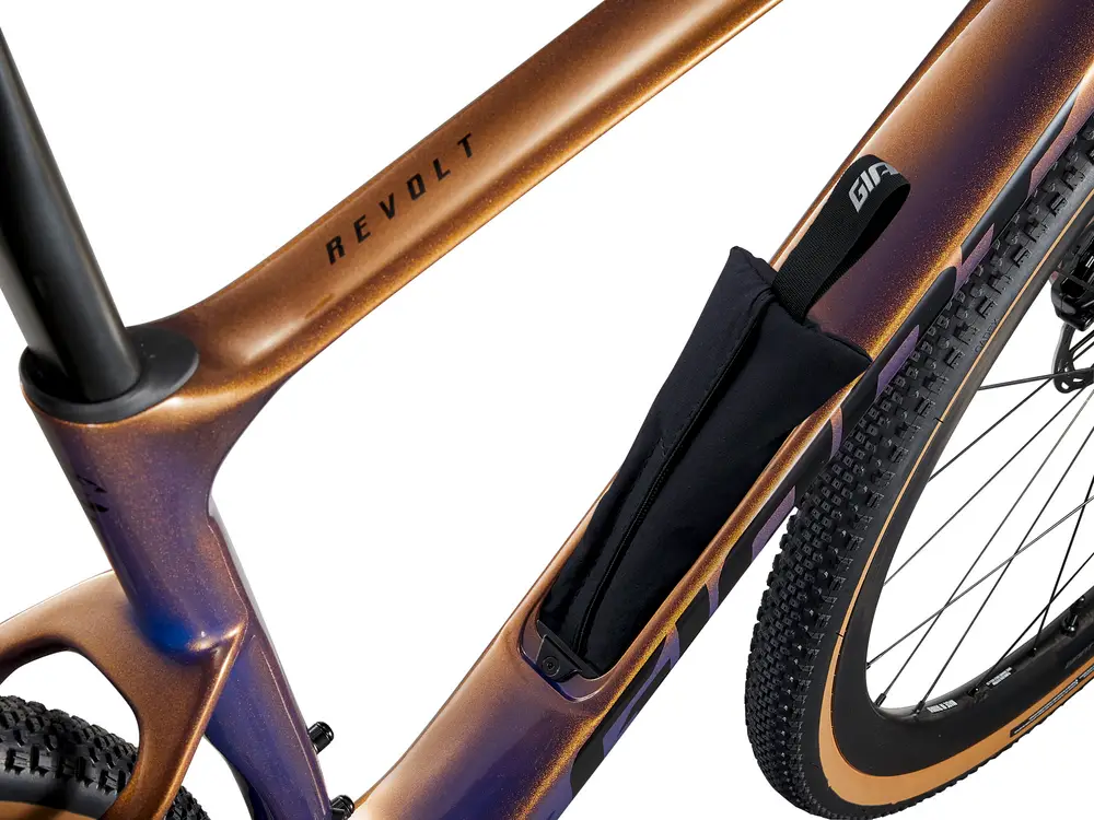 2025 Giant Revolt Advanced Pro 1 – Specs, Comparisons, Reviews – 99 Spokes