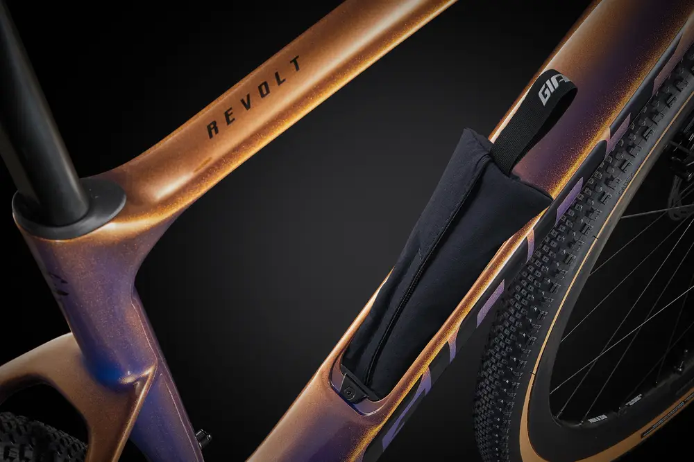 2025 Giant Revolt Advanced Pro 1 – Specs, Comparisons, Reviews – 99 Spokes