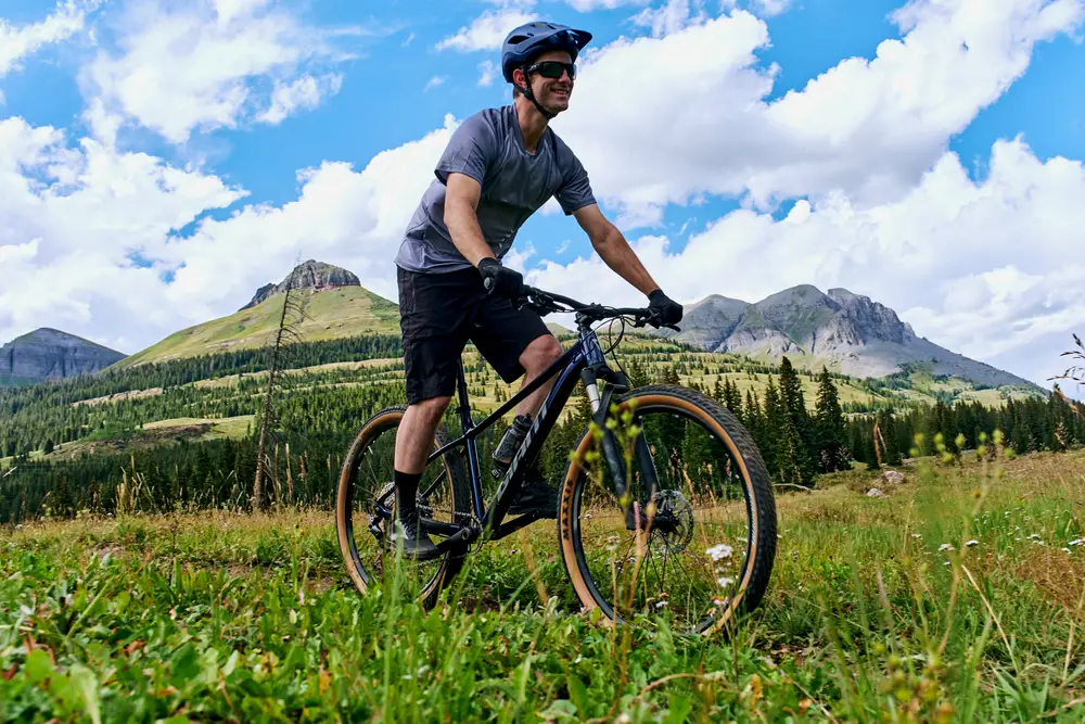 2025 Giant Talon 0 – Specs, Comparisons, Reviews – 99 Spokes