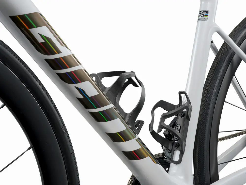 2026 Giant Defy Advanced Pro 1 – Specs, Comparisons, Reviews – 99 Spokes