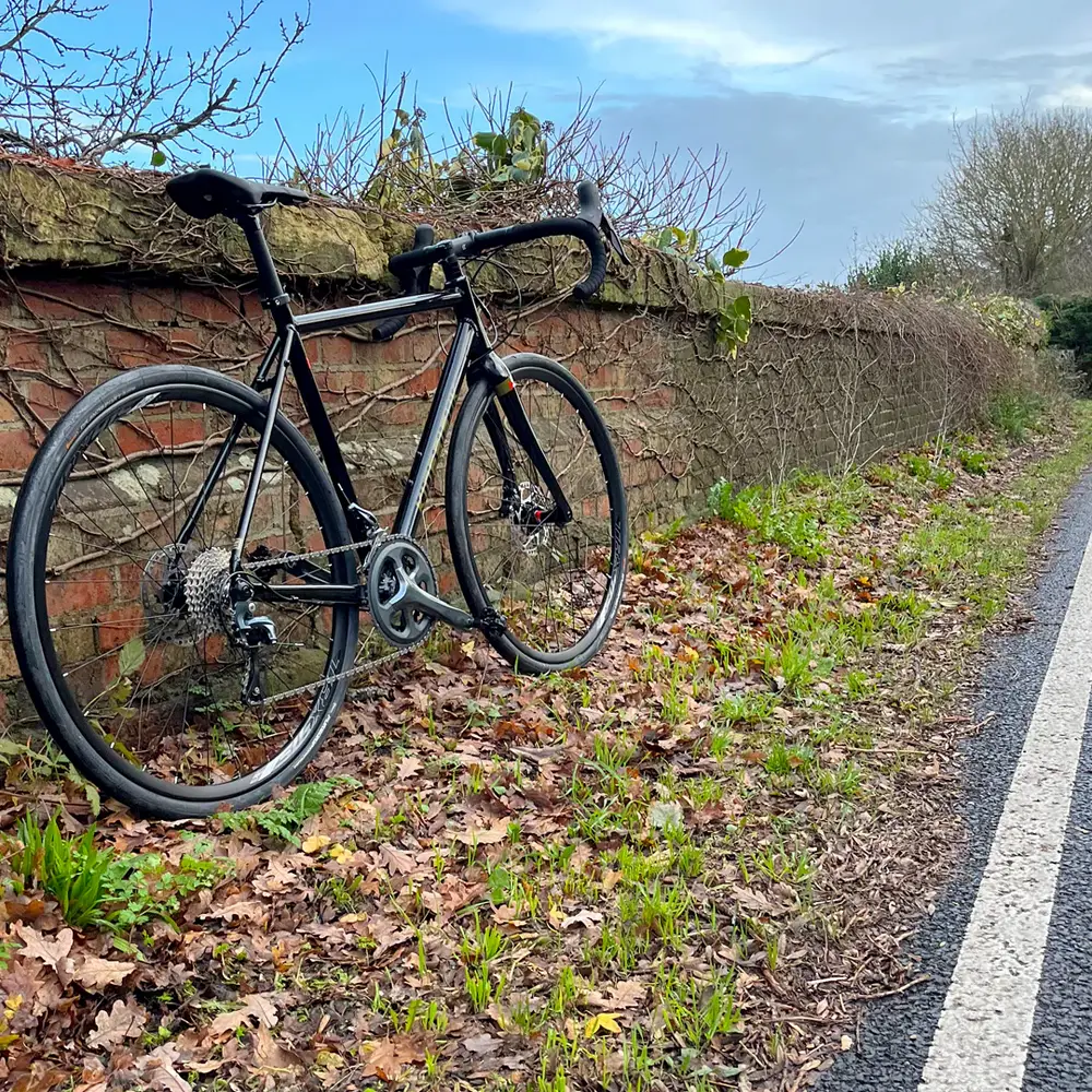 2025 Kinesis R2 Road Bike – Specs, Comparisons, Reviews – 99 Spokes