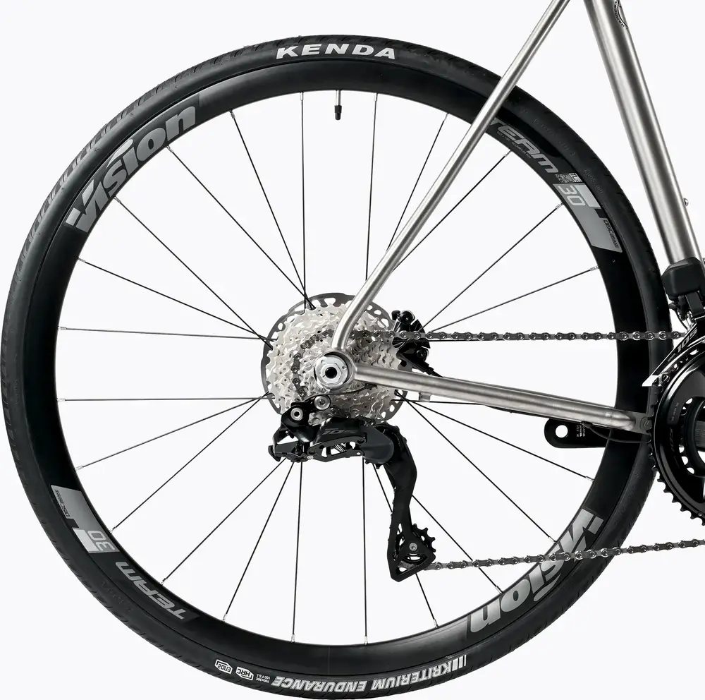 2024 Lynskey R300, Shimano 105 2x12 mechanical – Specs, Comparisons ...