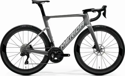 Compare: 2025 Trek Madone SL 6 Gen 8 vs Giant Propel Advanced 1 vs ...