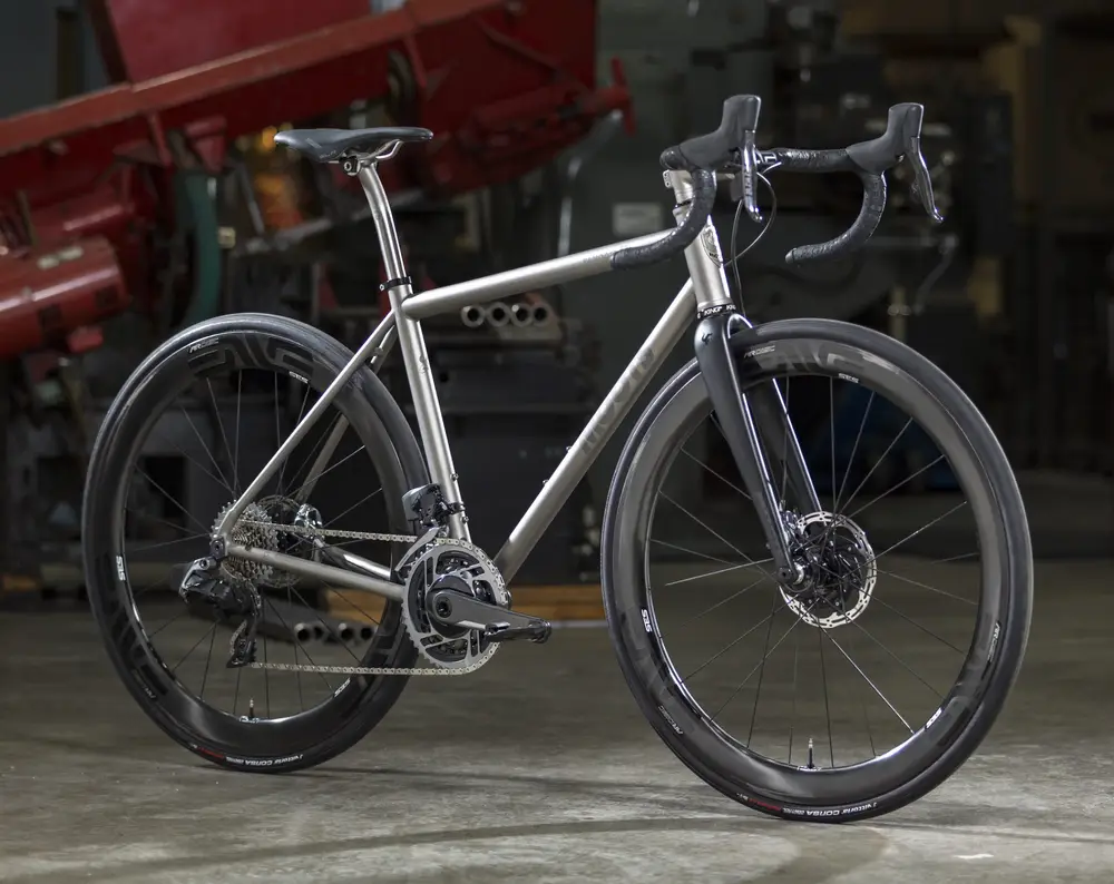 2022 Moots Vamoots Disc RSL SHIMANO DURA ACE Di2 – Specs, Comparisons ...