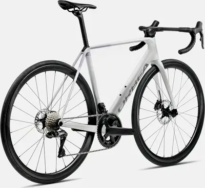 Compare: 2025 KTM REVELATOR ALTO ELITE DI2 vs Merida SCULTURA ENDURANCE ...