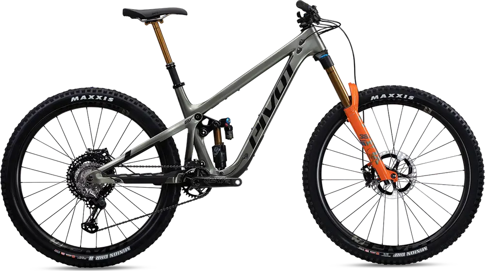 2023 Pivot FIREBIRD Team XTR w/ Carbon Wheels – Specs, Comparisons ...