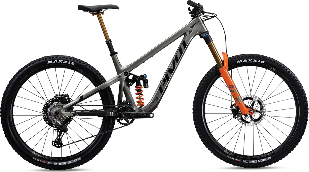 2023 Pivot FIREBIRD Team XTR w/ Carbon Wheels – Specs, Comparisons ...