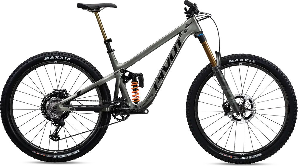 2024 Pivot FIREBIRD Team XTR w/ Carbon Wheels – Specs, Comparisons ...