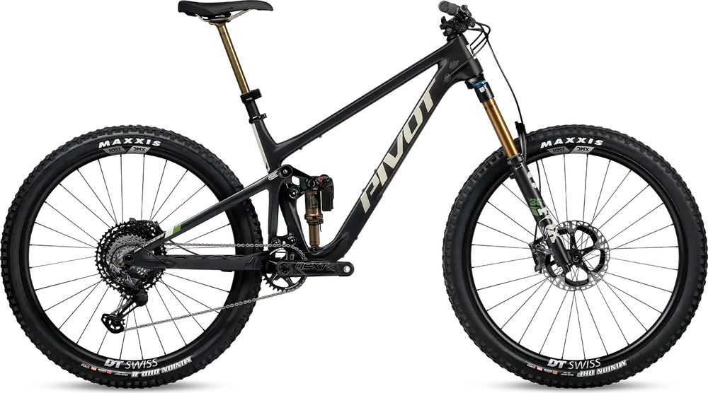 2024 Pivot SWITCHBLADE Team XTR w/ Carbon Wheels – Specs, Comparisons ...
