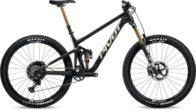 2024 Pivot SWITCHBLADE Team XTR w/ Carbon Wheels – Specs, Comparisons ...