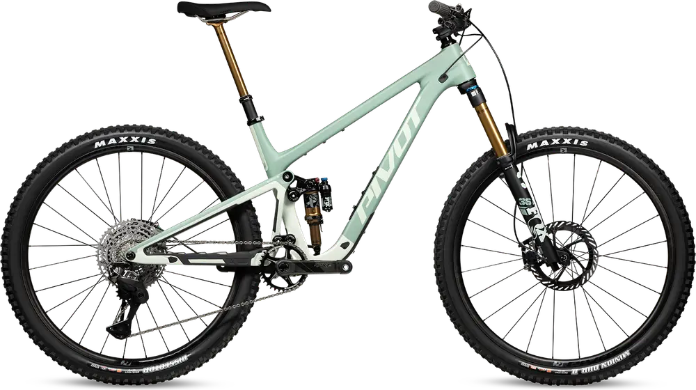 2025 Pivot Trailcat LT Team XTR w/ Carbon Wheels – Specs, Comparisons ...