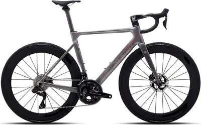 Compare: 2024 Cervélo Soloist Ultegra Di2 vs 2025 Giant TCR Advanced SL ...