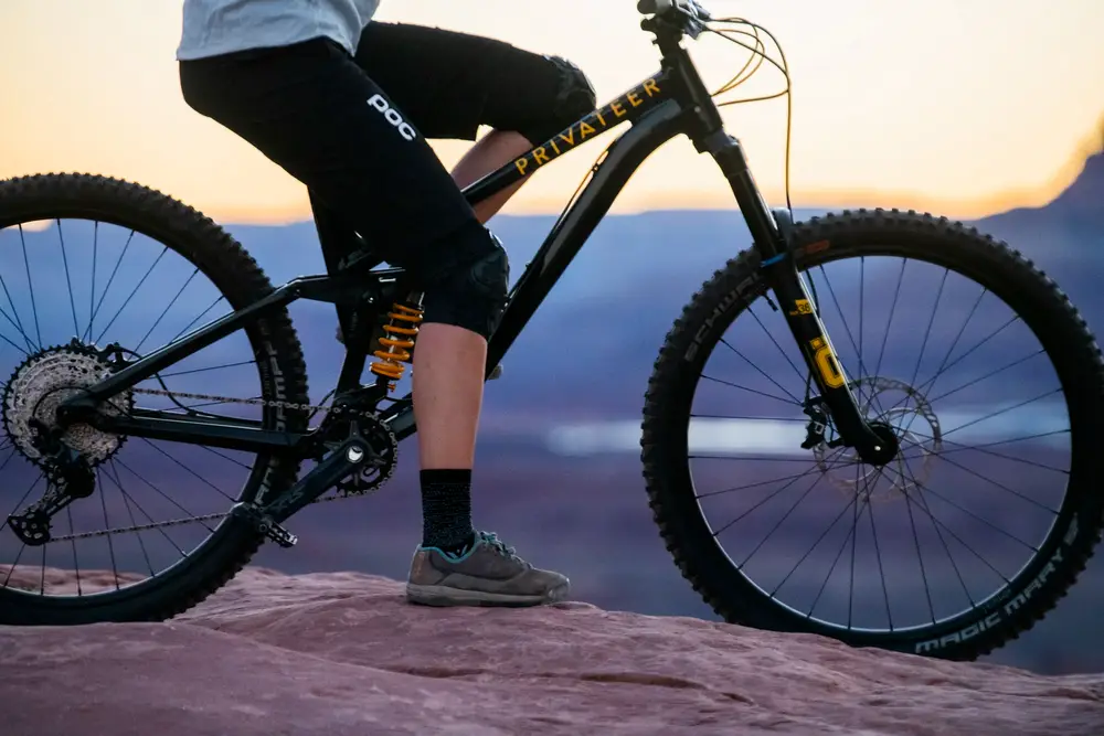 2023 Privateer 141 Ohlins – Specs, Comparisons, Reviews – 99 Spokes