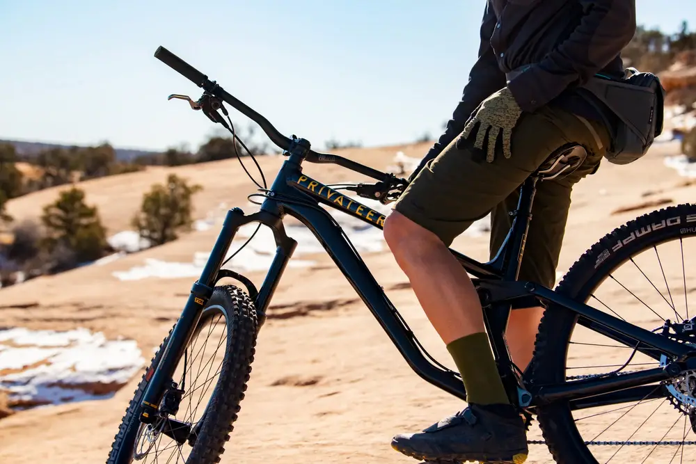 2023 Privateer 141 Ohlins – Specs, Comparisons, Reviews – 99 Spokes