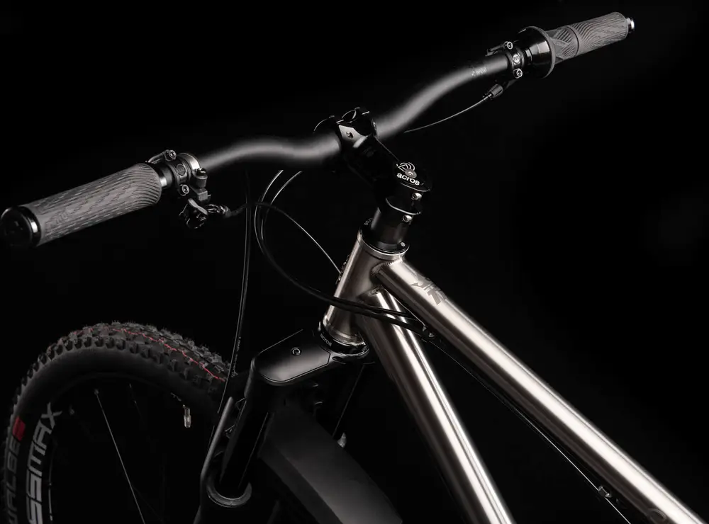 2024 Stanton Slackline Titanium – Specs, Comparisons, Reviews – 99 Spokes